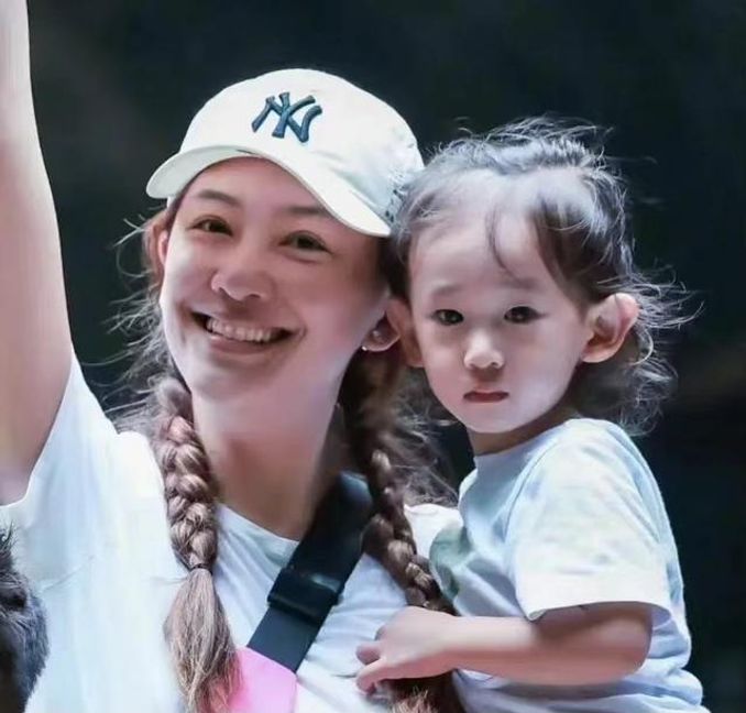 應採兒晒兩兒子視頻，小兒子hoho超像媽媽，叫哥哥Jasper超可愛 - 娛樂 - iNewsDB 日日新聞．掌握每日新鮮事