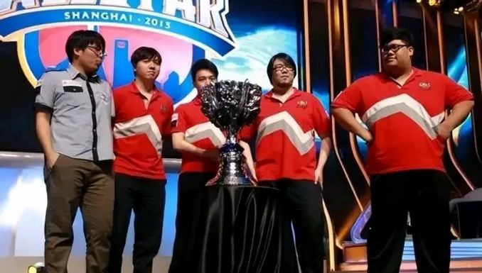 S2冠軍中單宣佈退圈，直播砸掉冠軍戒指。 - 遊戲 - iNewsDB 日日新聞．掌握每日新鮮事