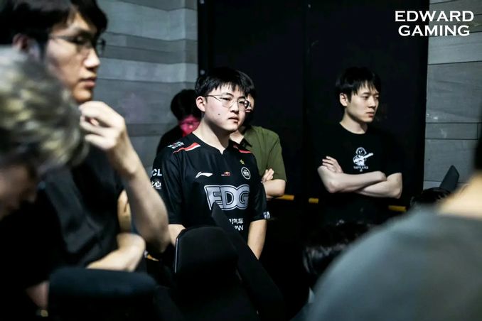 Letme：LPL年薪百萬選手少，職業風險高 - 遊戲 - iNewsDB 日日新聞．掌握每日新鮮事