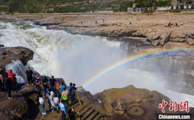 黃河壺口瀑布現清瀑飛流映彩虹景觀
