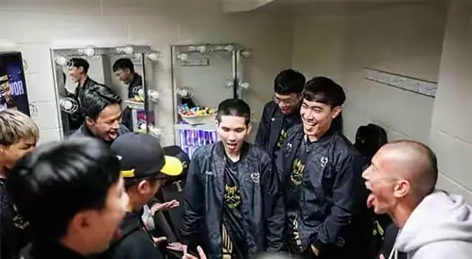 LPL攝影師曝出s11故事：RNG淘汰卻一身輕鬆，開心聚會讓小天不解
