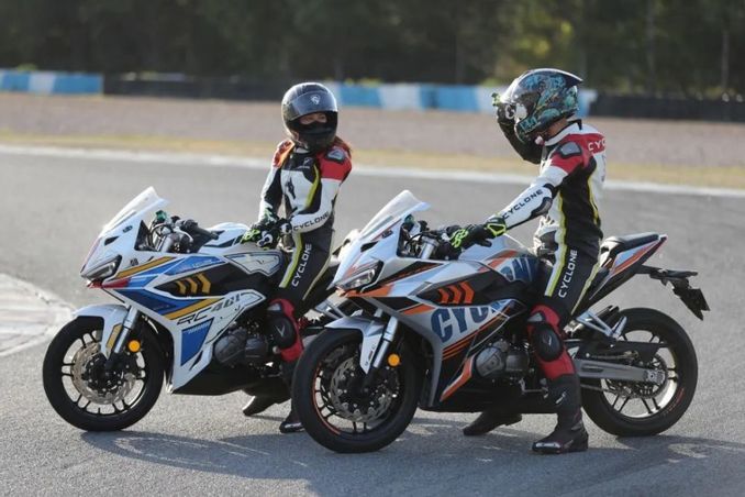 這麼多騎RC401的，他們的共同點是……