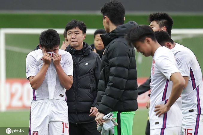 不甘心！U20國足隊員賽後痛哭流涕 晉級留到最後一刻 - 運動 - iNewsDB 日日新聞．掌握每日新鮮事