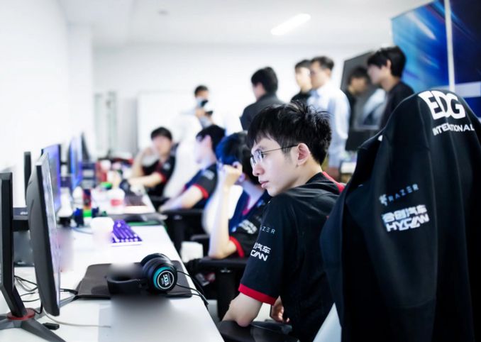 不如讓電競經理做BP？EDG輸給V5,輸在BP？