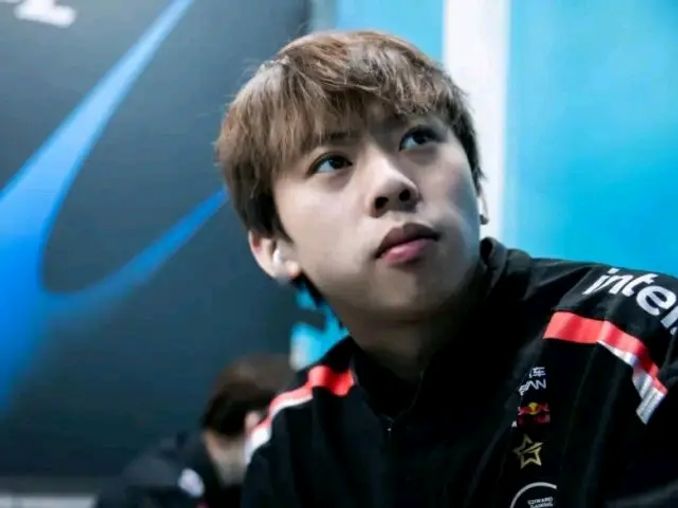 Ale點評LPL上單，直言全都不如韓國選手，theshy已經老了