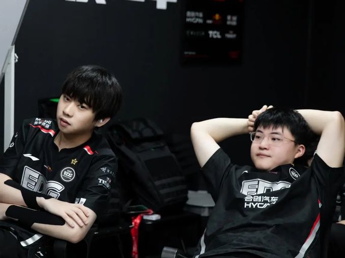 Uzi及時救場、Faker舊傷復發，Ning，直播透露：明年不知道還打不打 - 遊戲 - iNewsDB 日日新聞．掌握每日新鮮事