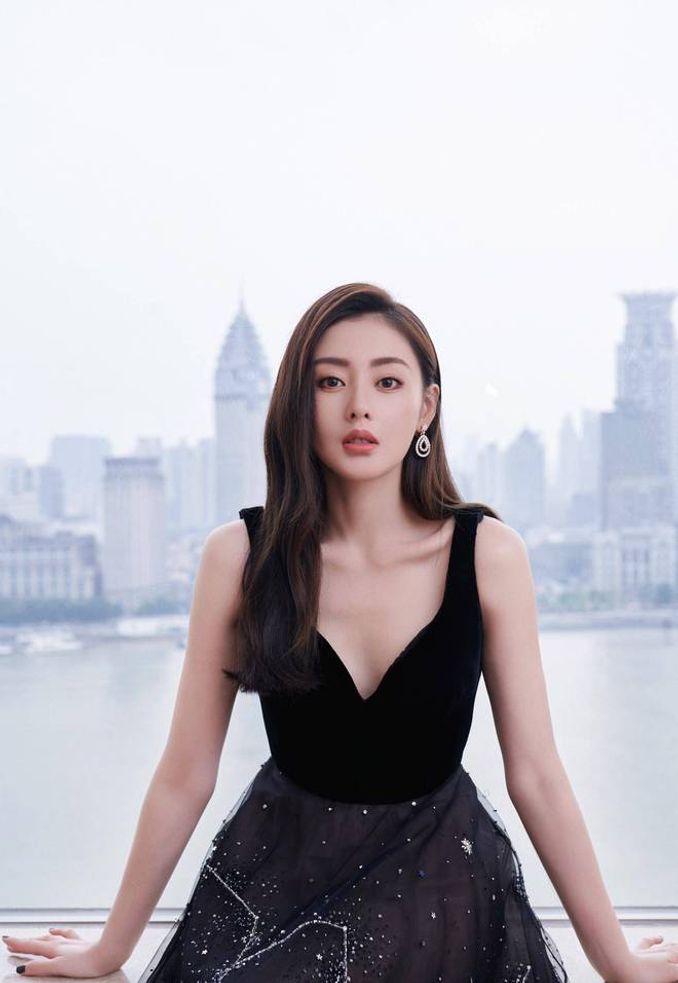 90後女神張天愛，凹凸身材玲瓏有致，時尚呼之欲出！ - 娛樂 - iNewsDB 日日新聞．掌握每日新鮮事